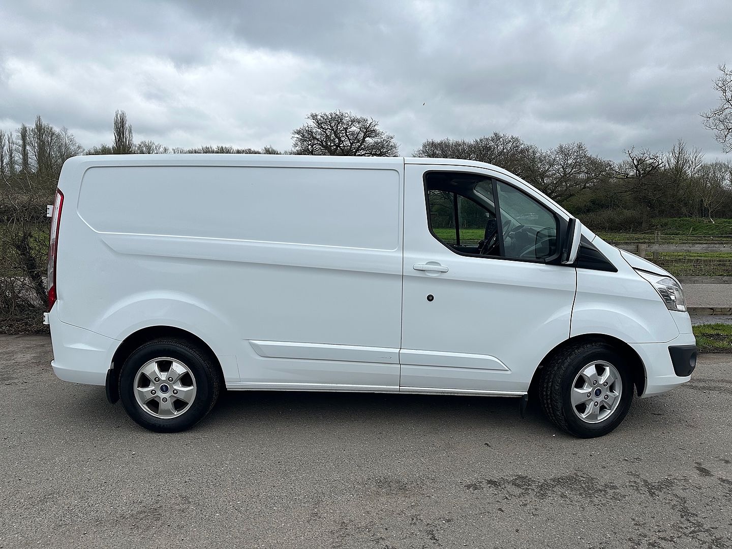 FORD Transit Custom 2.0TD 170PS 290 Limited FWD (2017) | Berkshire Van ...
