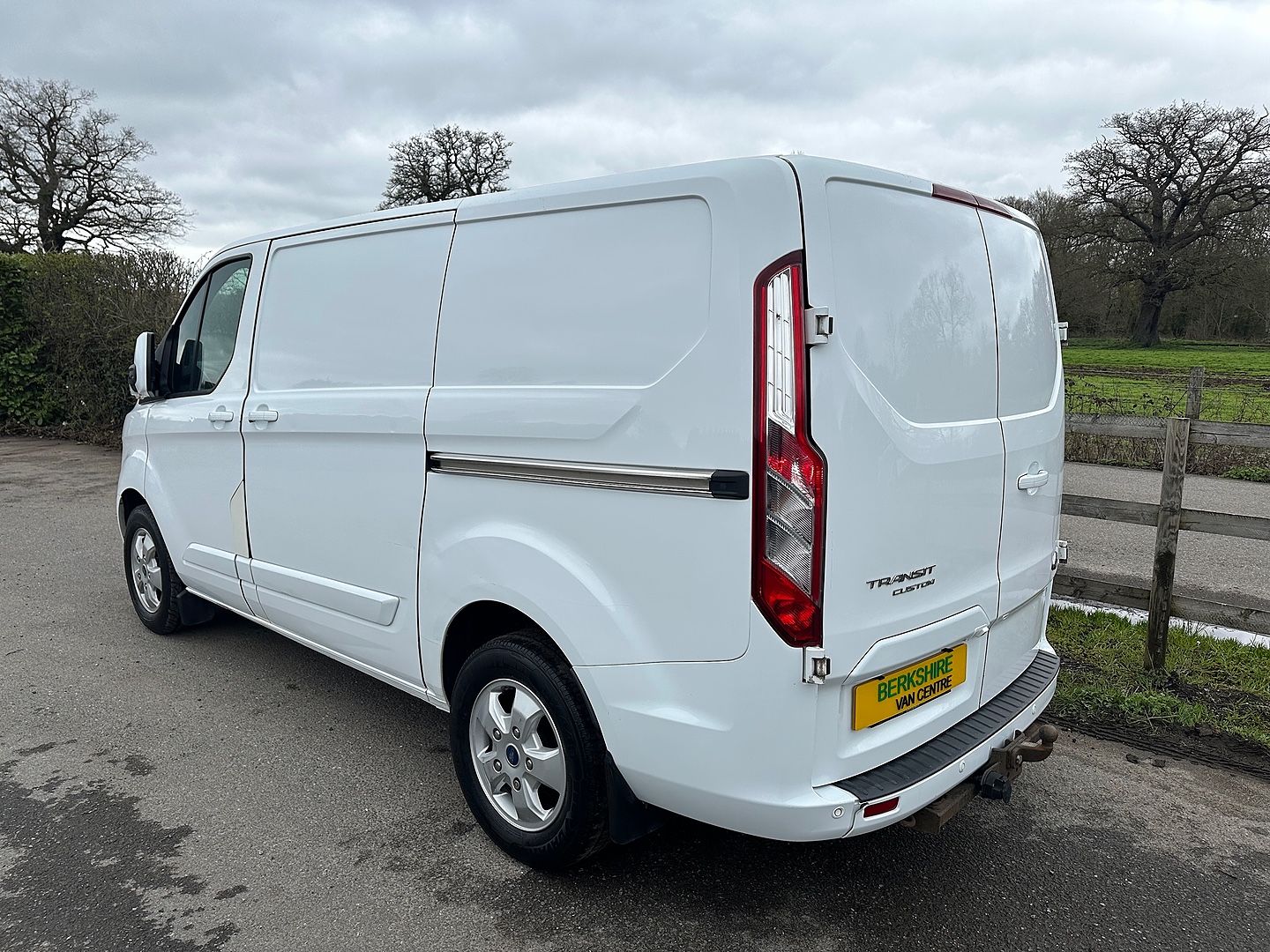 FORD Transit Custom 2.0TD 170PS 290 Limited FWD (2017) | Berkshire Van ...