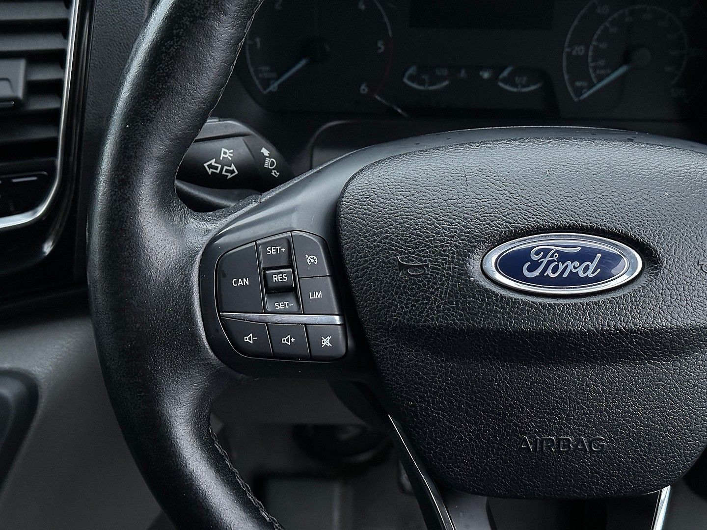 FORD Transit 2.0TDCI 130PS Auto 310 L2H2 Limited FWD (2020) | Berkshire ...